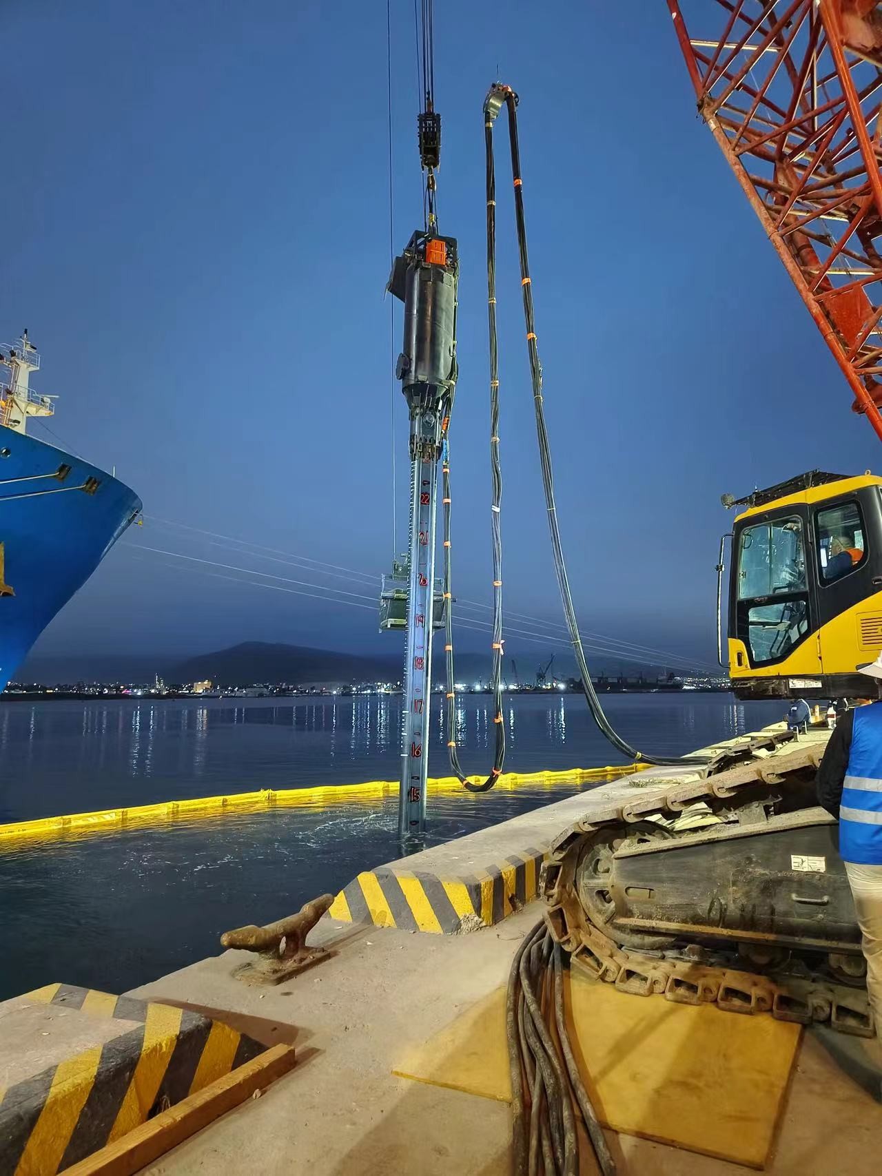 180kW 3 Phase Bottom Feed Vibro Compaction Improve Foundation Capacity